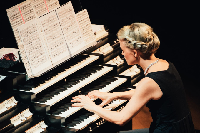 Iveta Apkalna performs Fantasie at Elbphilharmonie Hamburg — Ēriks ... Iveta Apkalna performs Fantasie at Elbphilharmonie Hamburg — Ēriks ...